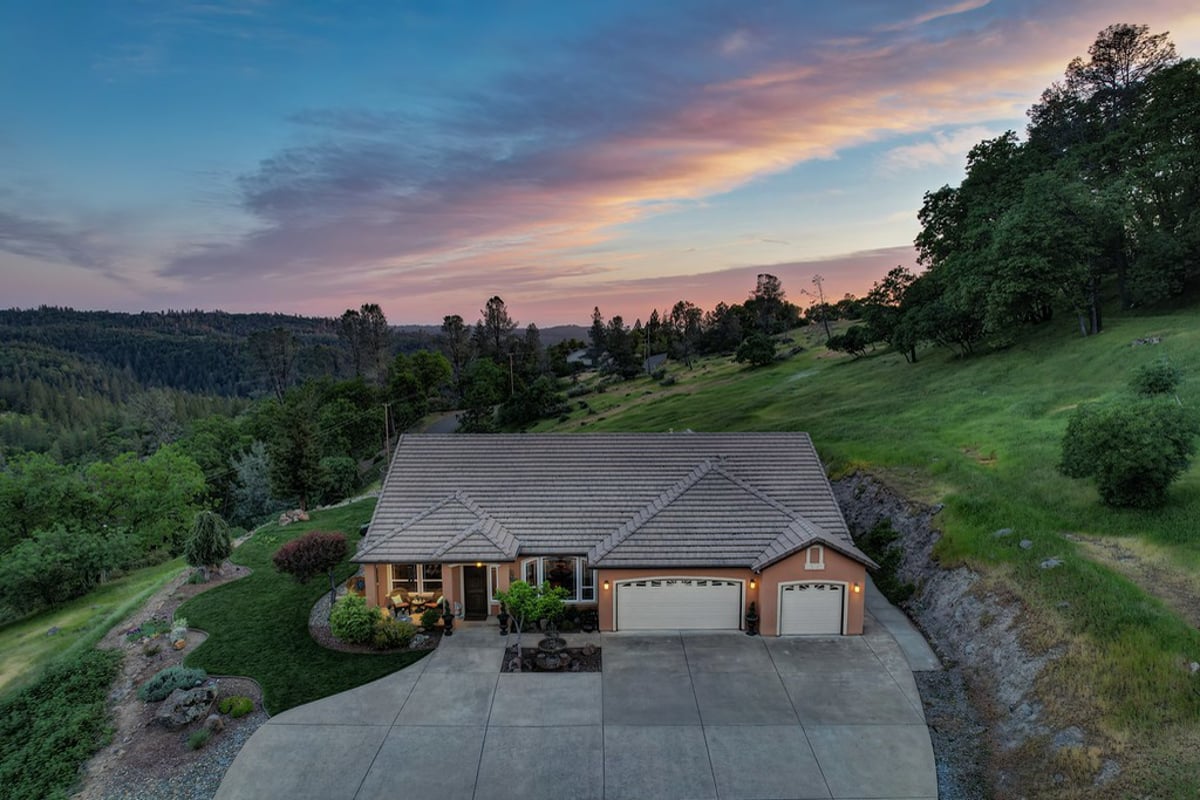 2840 Texas Hill Rd - Placerville CA Home for sale $989 000