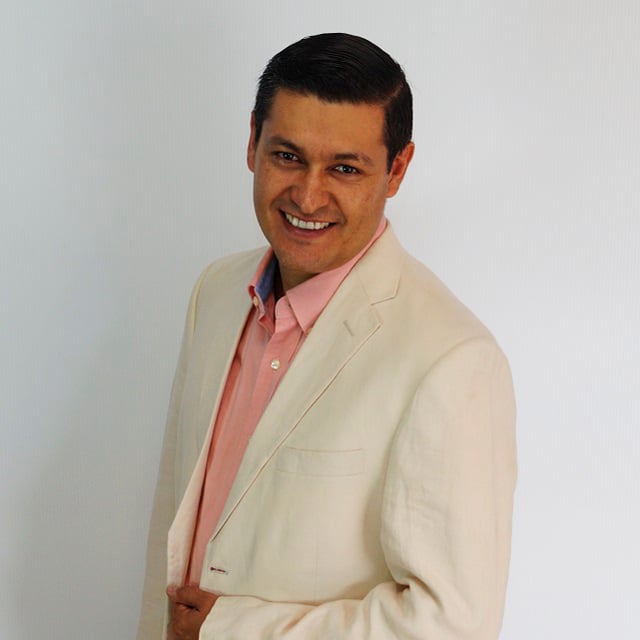 Adrian Franco l Locutor