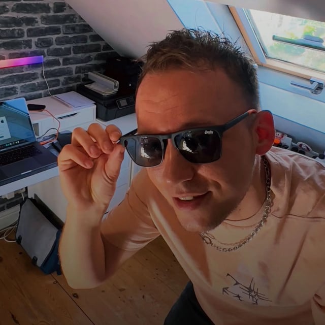 Tom Sharratt - Videographer, Motion Graphic Designer & Web Designer