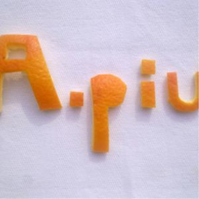 apiù
