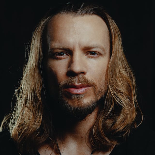 Dustin James Leighton