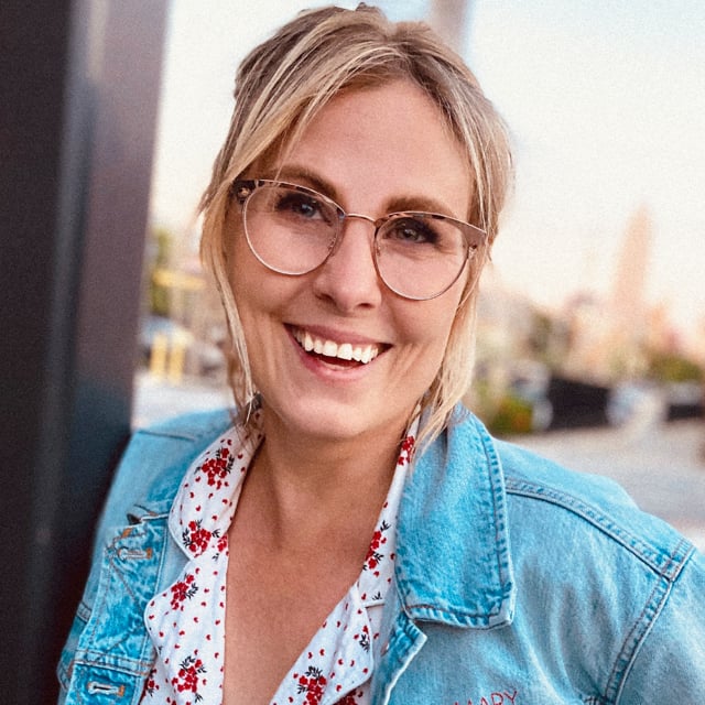 Mary Fecteau - Producer, Video Editor & Motion Graphic Designer