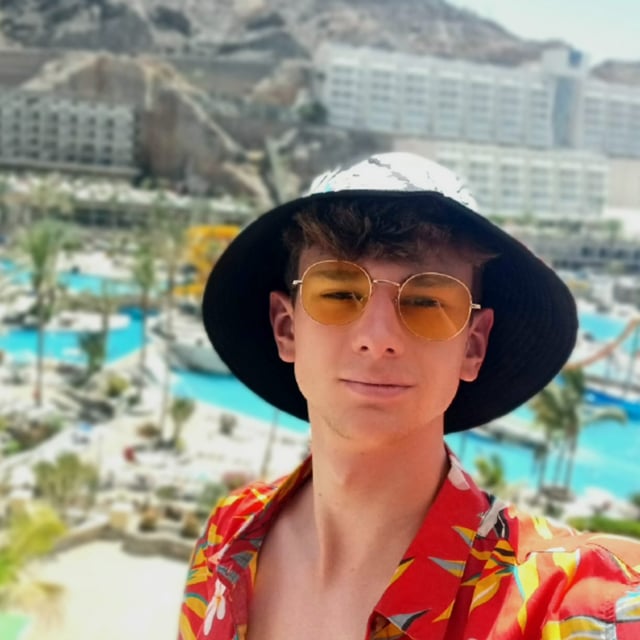 Ryan Smith - Game Designer, Graphic Designer & Video Editor