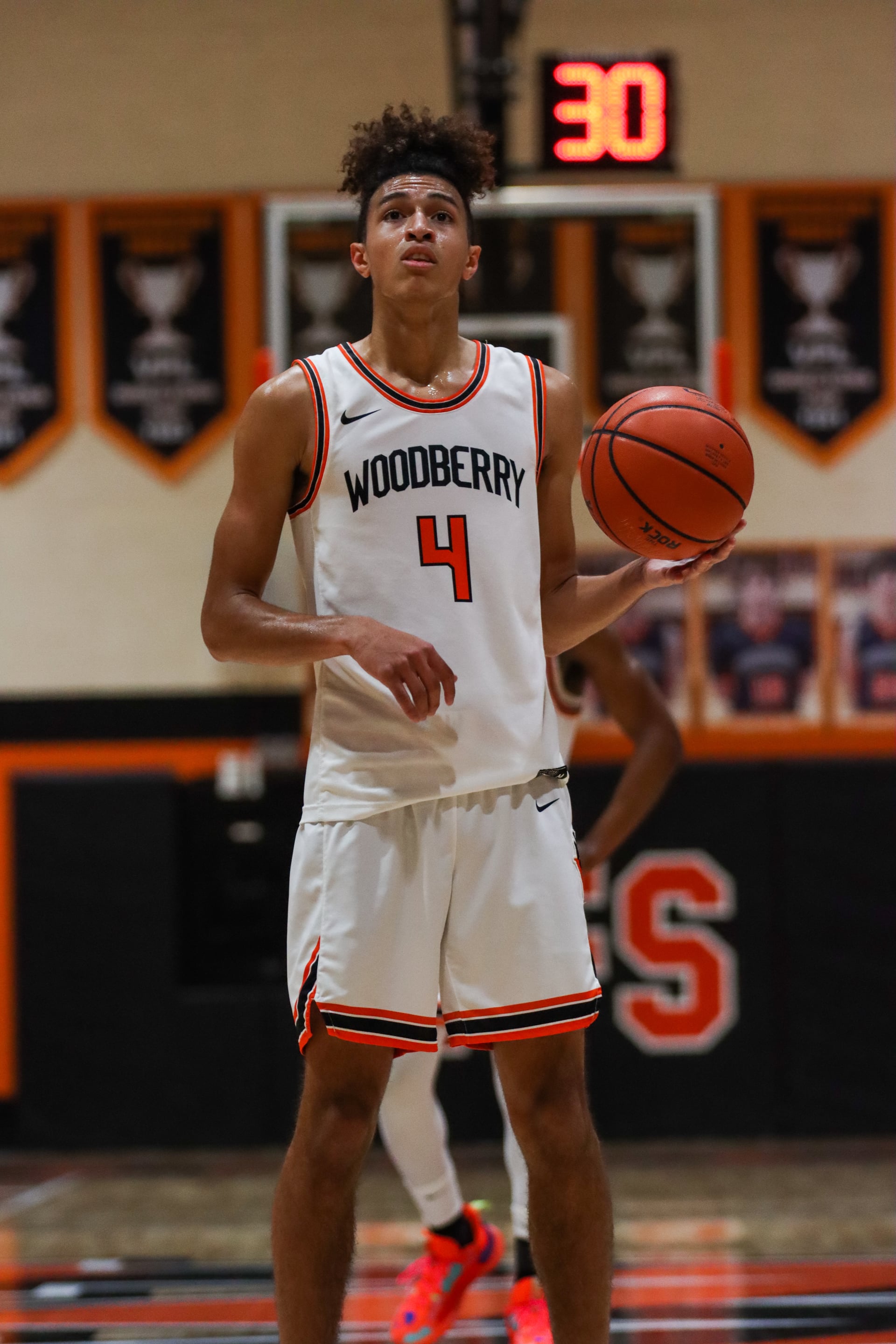 Varsity Basketball hosts the Steward School