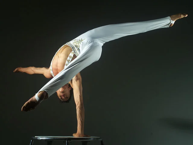 Handstand-Akrobatik | Showact für Events on Vimeo