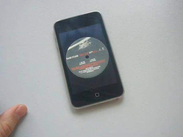 Spinning vinyl ipod app on Vimeo