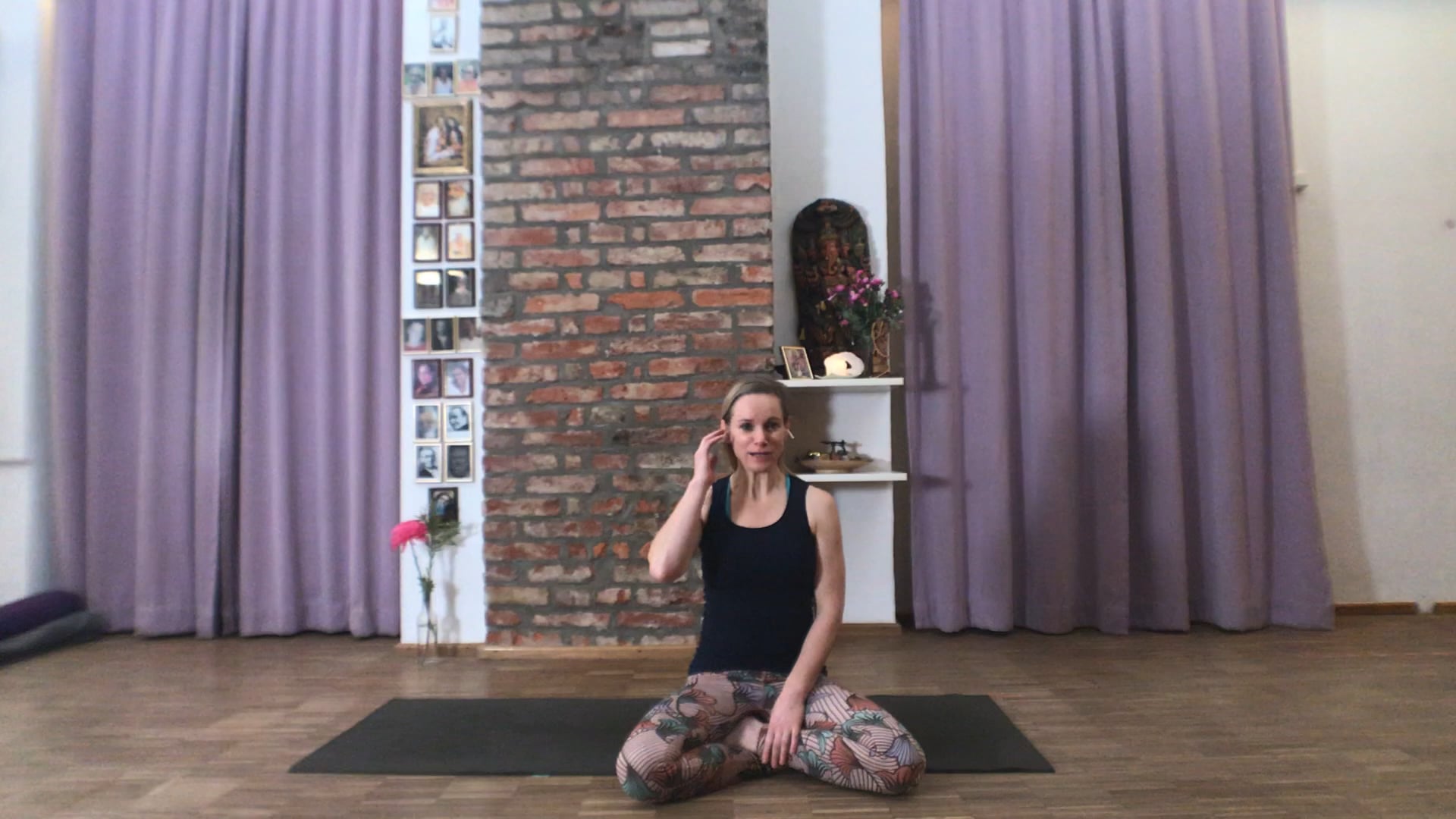 Adventskalender 2020 - Daniela - Yoga zum Wachwerden on Vimeo