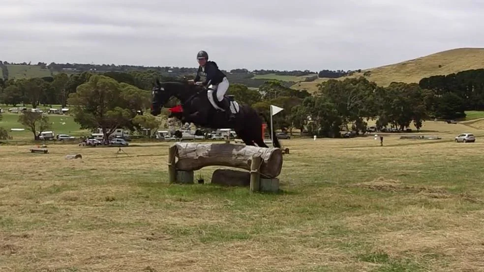 Whitney Hurst riding WINDARRA WILLOW 217 EvA95 Lakes and Craters Horse ...