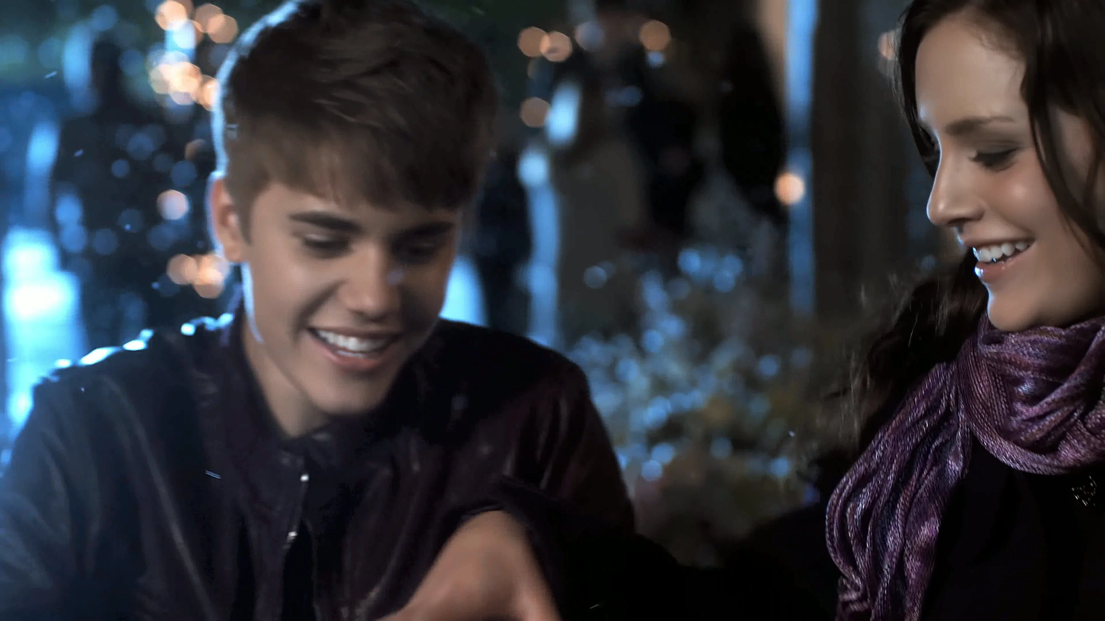 Justin Bieber - Mistletoe (Official Music Video)