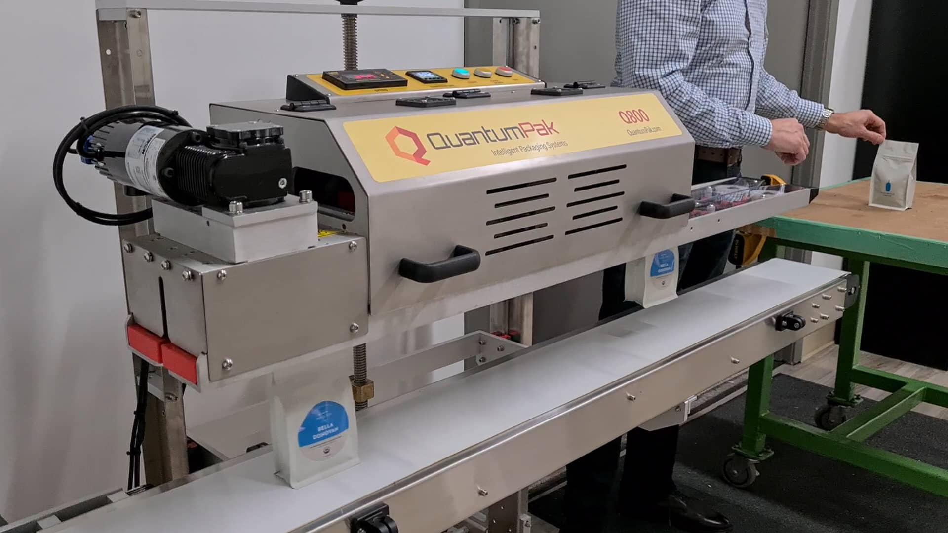 QuantumPak Q800 Bag Sealer on Vimeo