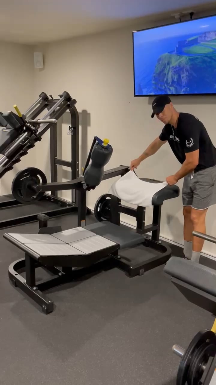 Technogym Hip Thrust Machine on Vimeo