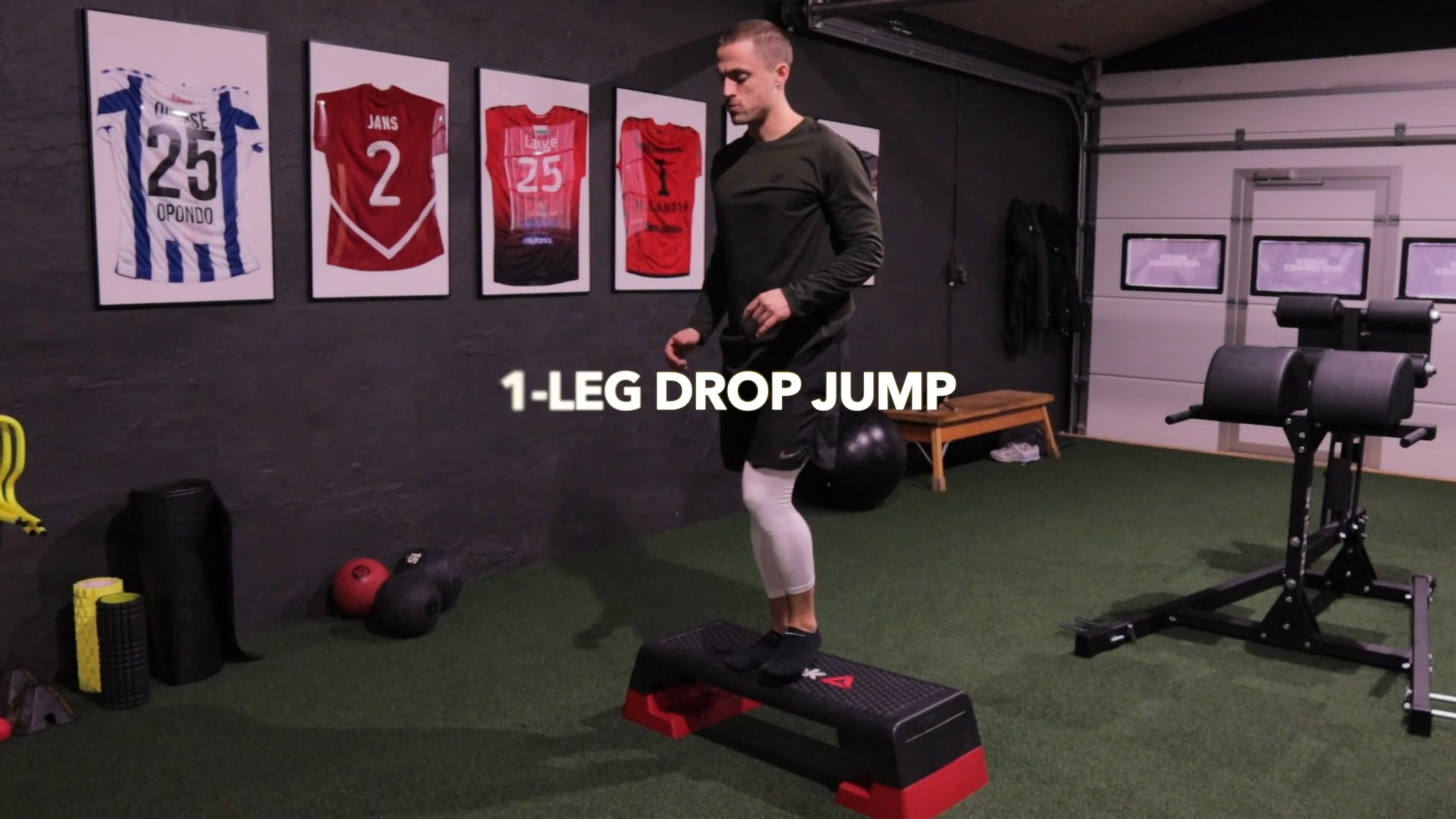 1-leg drop jump (20 cm) on Vimeo