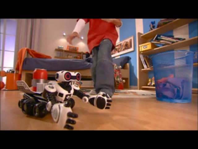 RoboScooper de WowWee, le robot qui range votre chambre on Vimeo