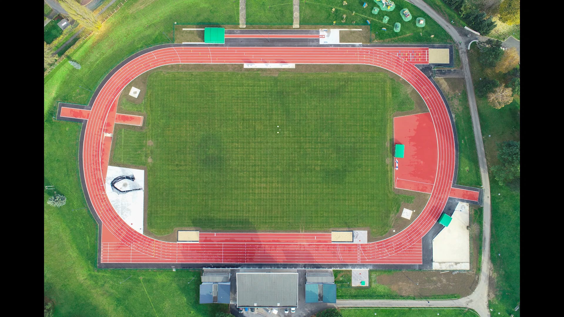 Réfection de la piste d'athlétisme du stade Marie José Perec au Parc ...