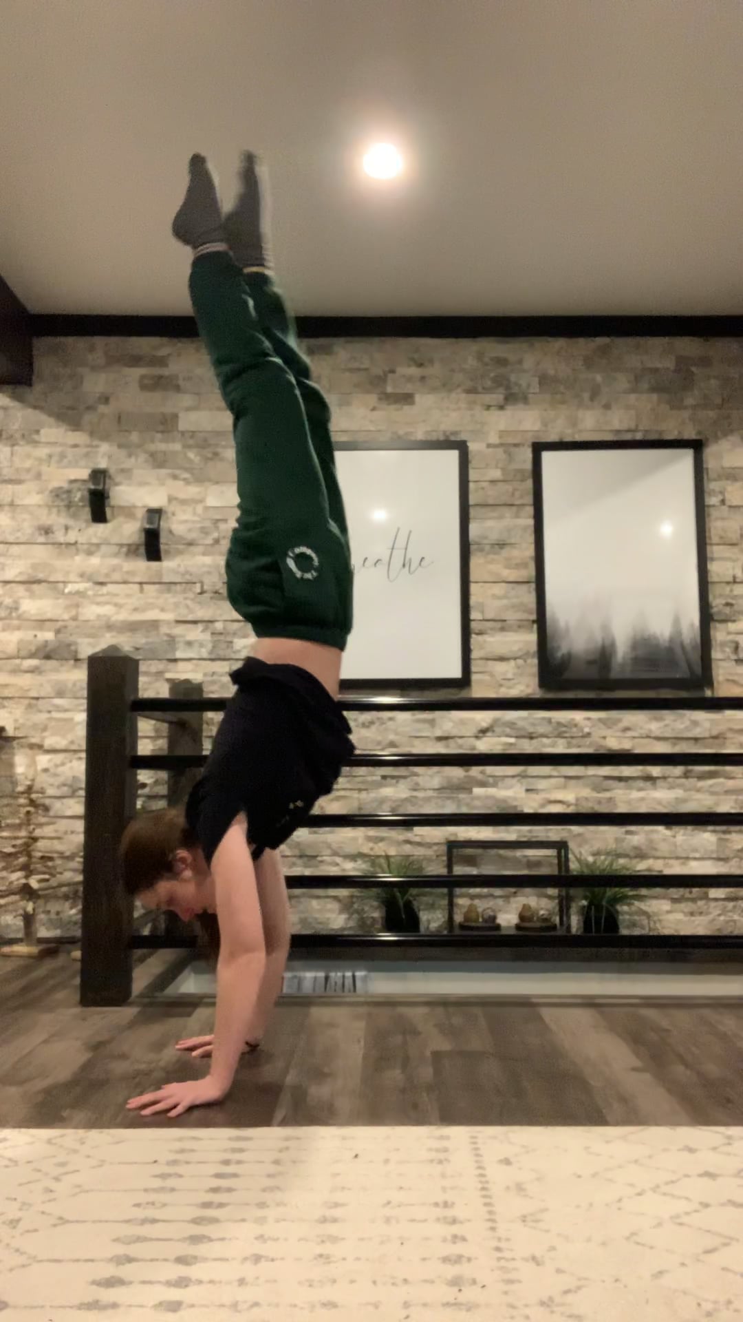 Kick into handstand- right and left leg (10 reps each leg) on Vimeo
