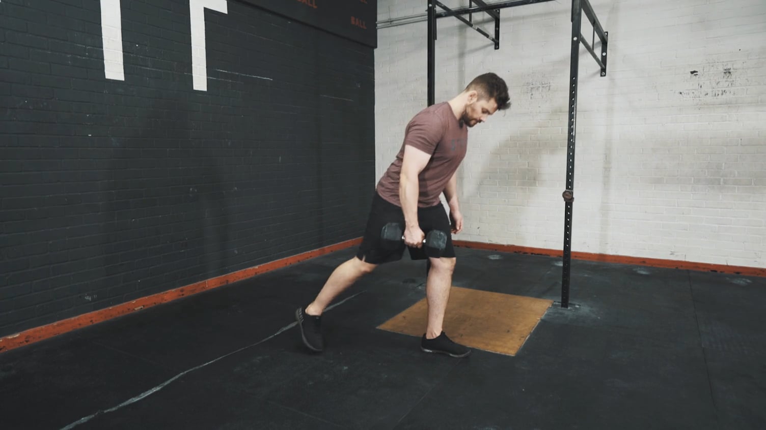 Unsupported Staggered Stance Single Arm DB Bent Over Row on Vimeo