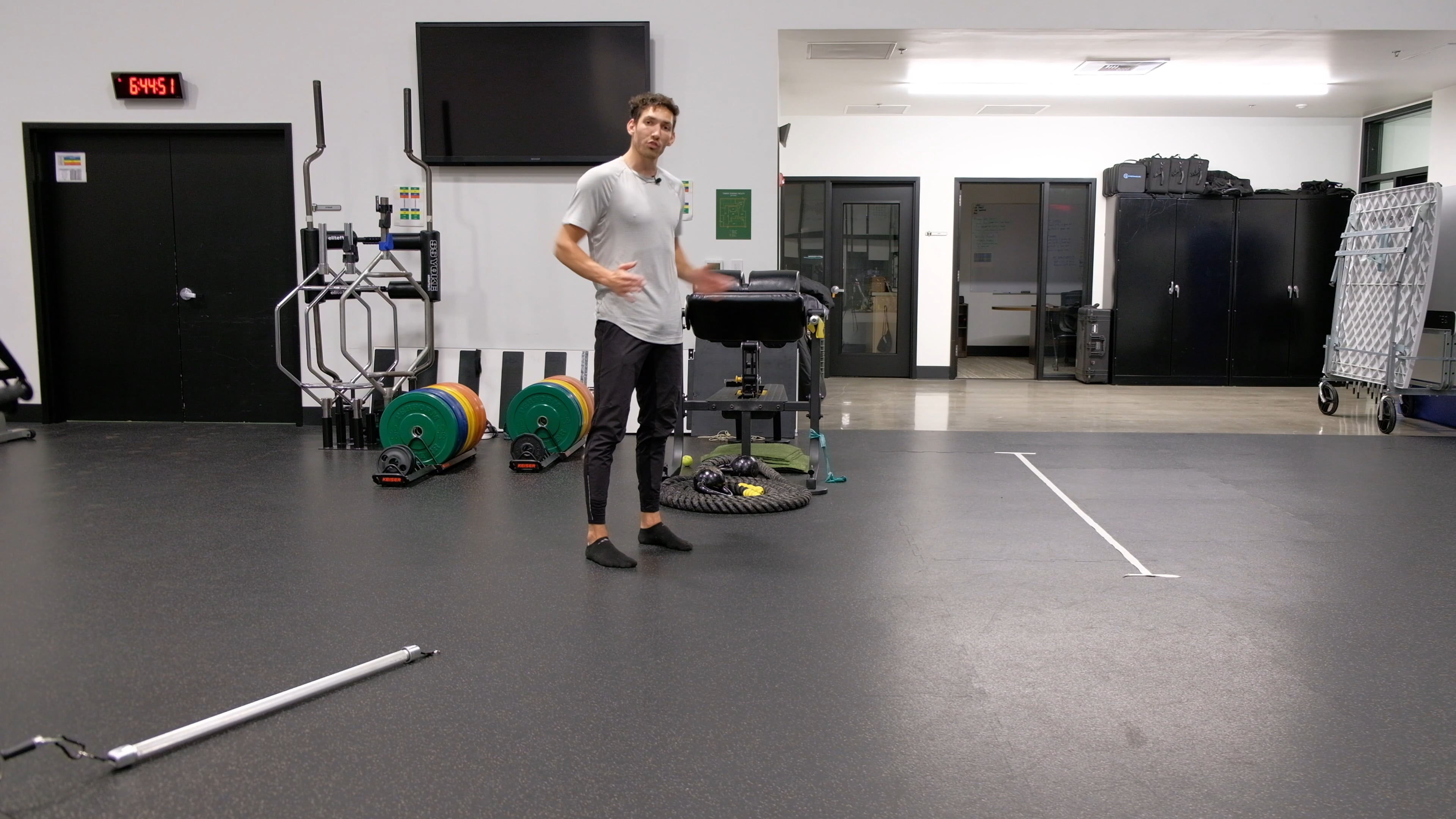 Cable Lift (Bar) - High Split Stance (Perpendicular) on Vimeo