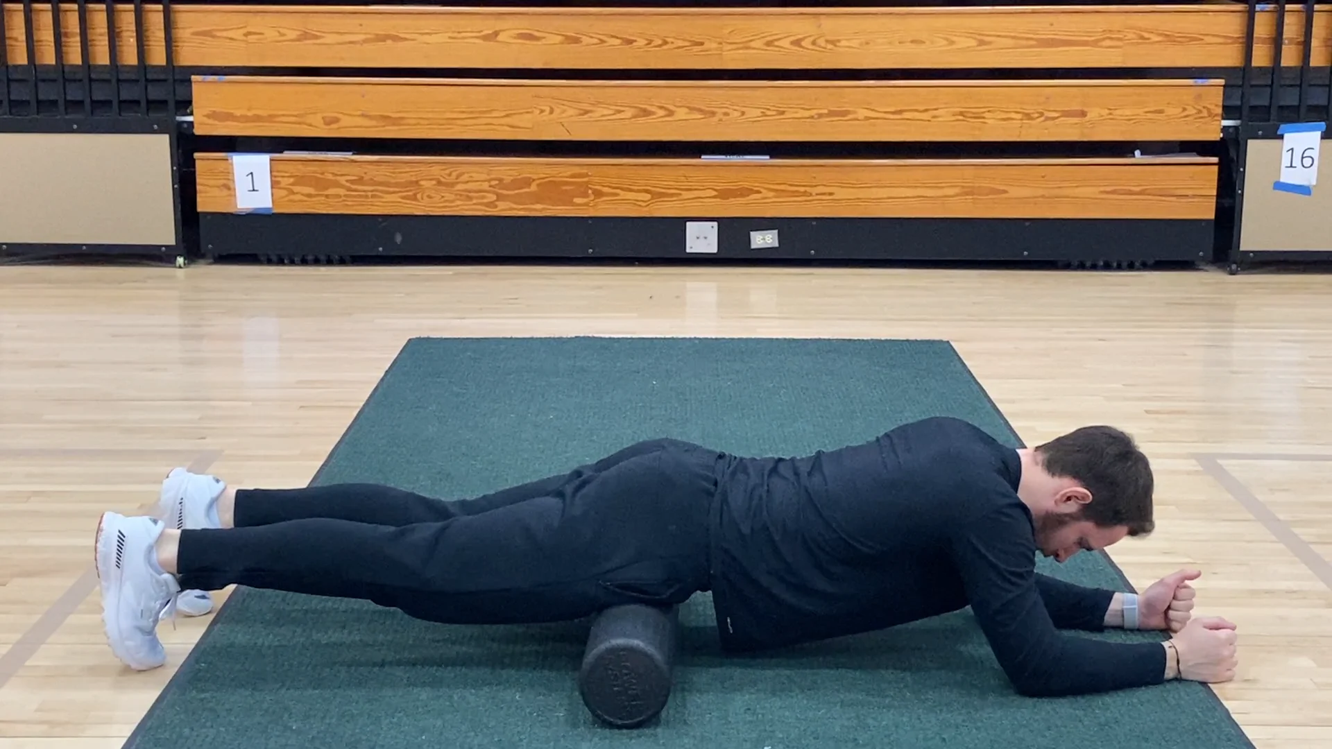 Quadriceps foam roll