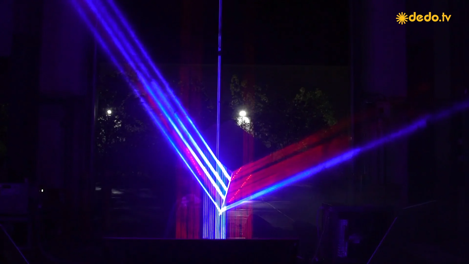 Le Robotics: laser light in combination with Lightstream reflectors and ...