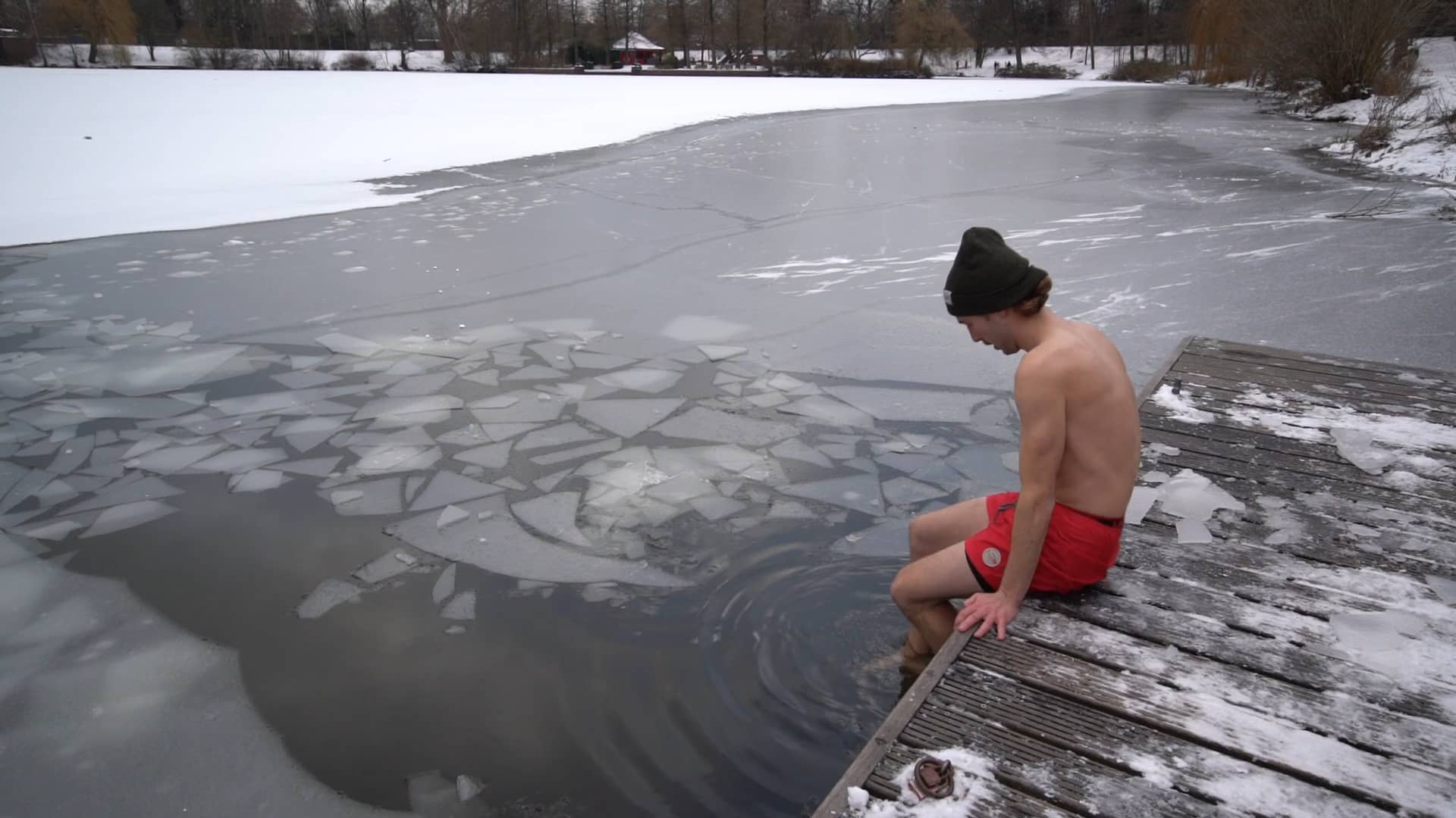 Ice Bathing in Denmark on Vimeo