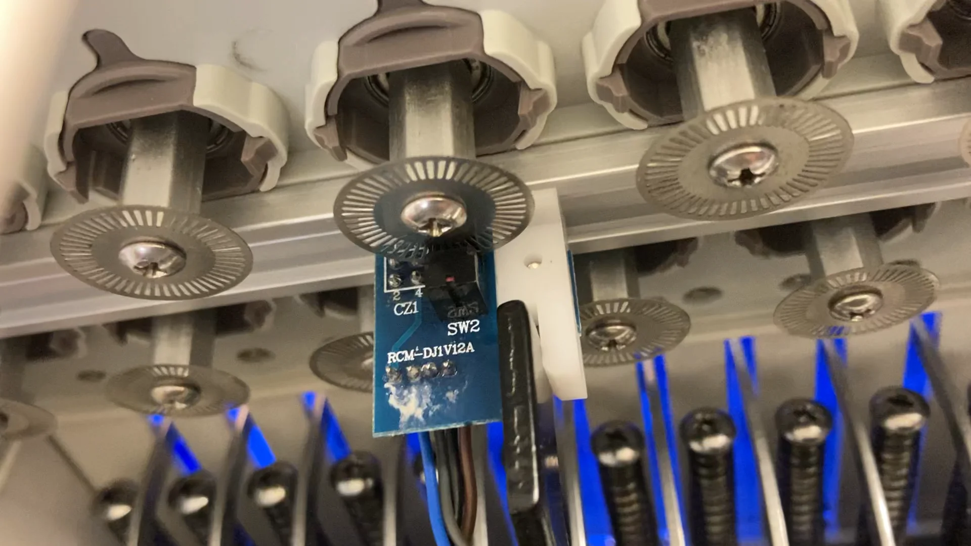 Checking thread break sensor is centered on disk and connected to ...