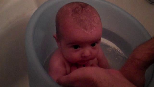 More Cute Bath Time on Vimeo