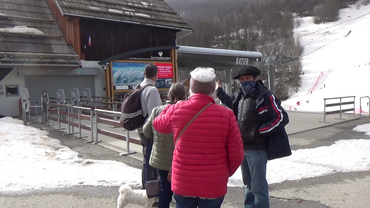 Visite du village de Chantemerle et histoire du téléphérique de Serre ...