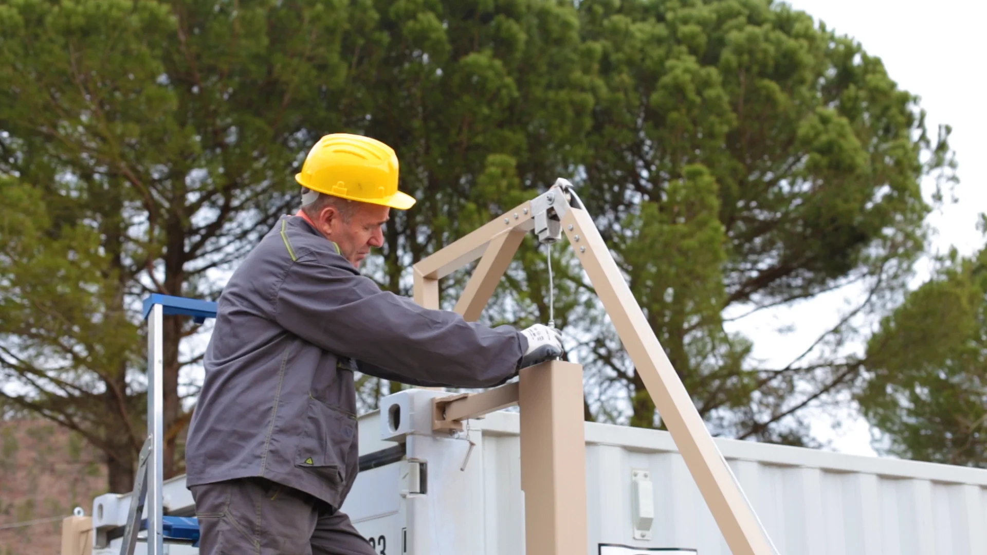 Argano di aggancio per sollevatori container / Winch for container ...