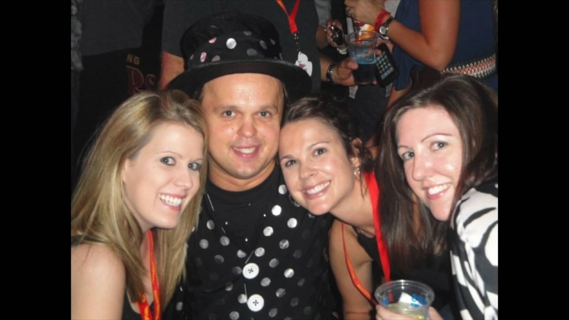 BRITNEY MIDGET GOES POP DJ MIGHTY MIKE DWARF LA CIRCUS LAS VEGAS LITTLE ...