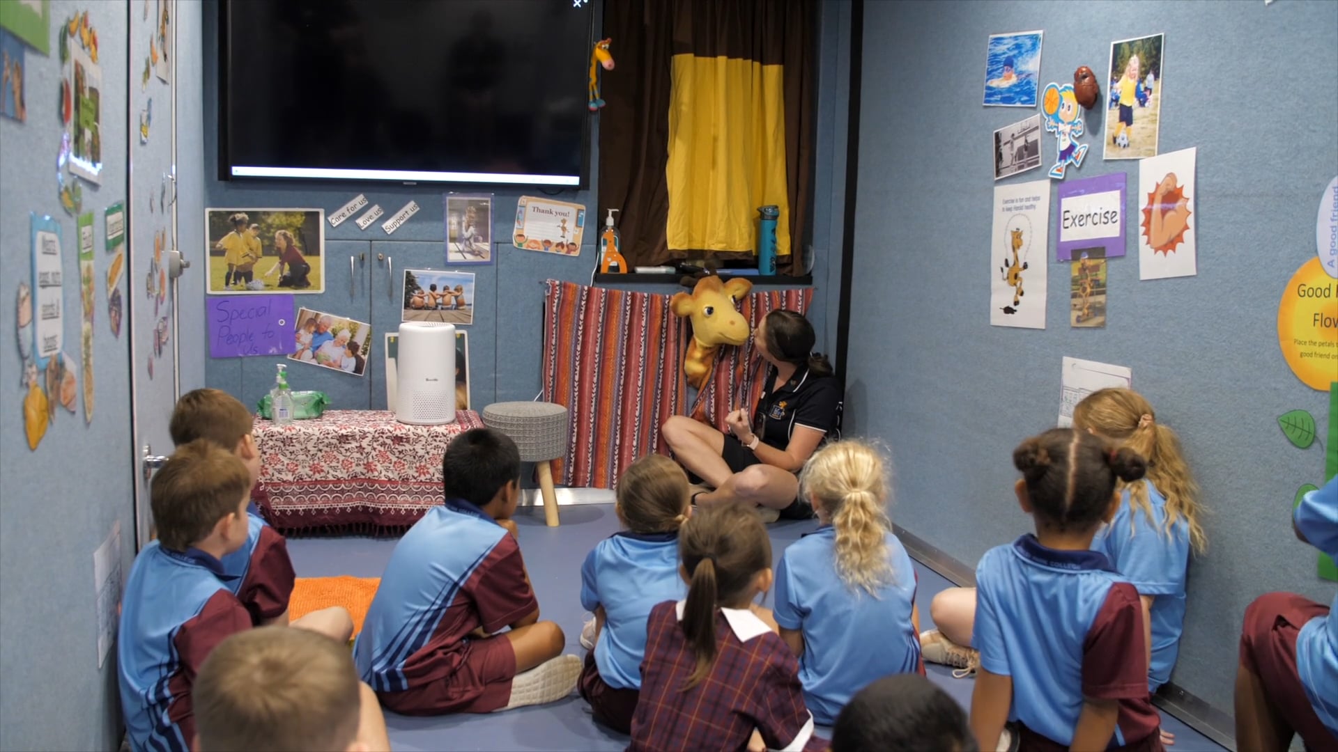 The mobile learning centre (a.k.a Healthy Harold's van) on Vimeo