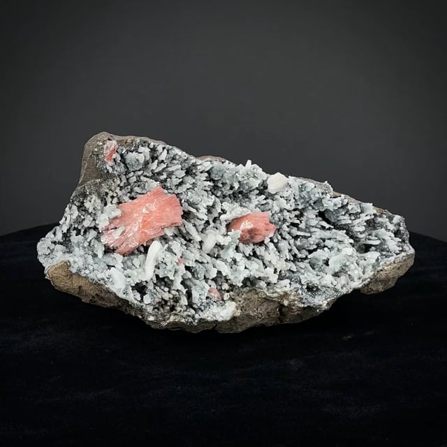 Heulandite on Quartz | Jalgaon Dist., Maharashtra, India