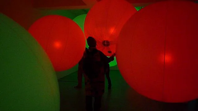 An interactive balloon game