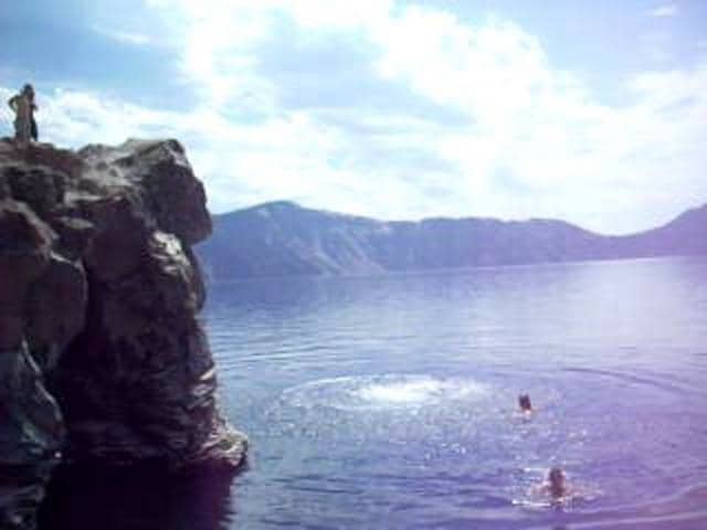 Girls cliff diving on Vimeo