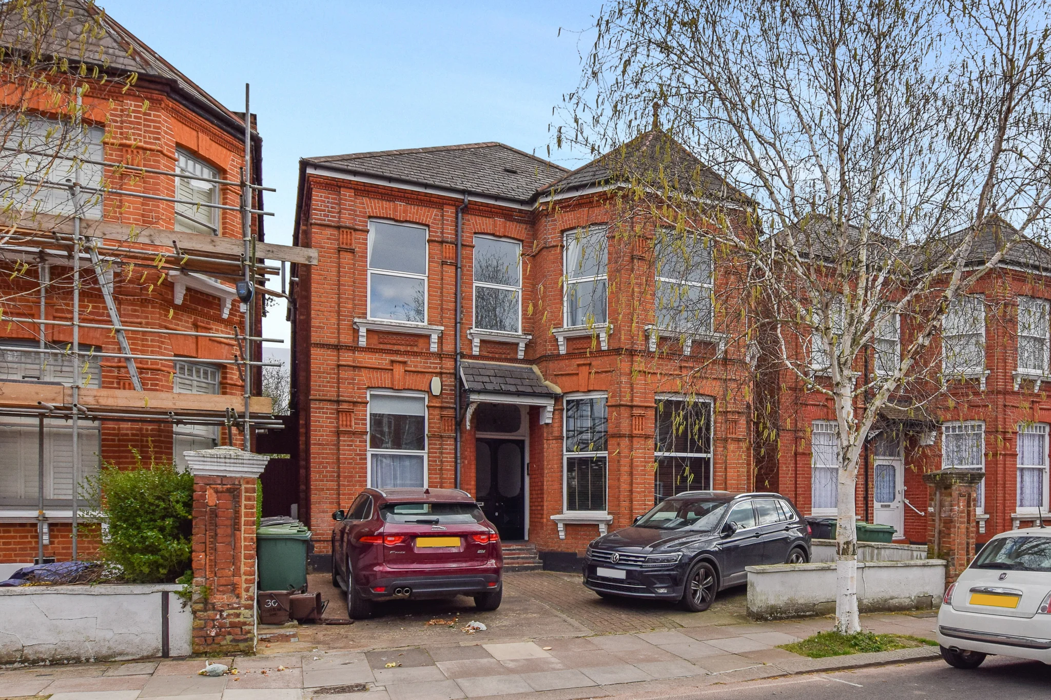 Living Residential - 3 Bed Flat, Manstone Road on Vimeo