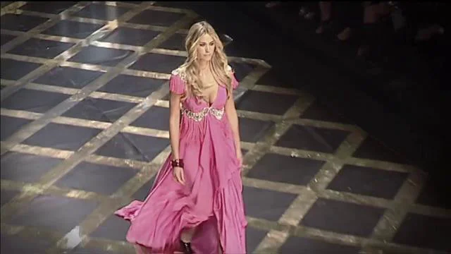 CATWALK BACKSTAGE_ Fashion Week Milan 2010 on Vimeo