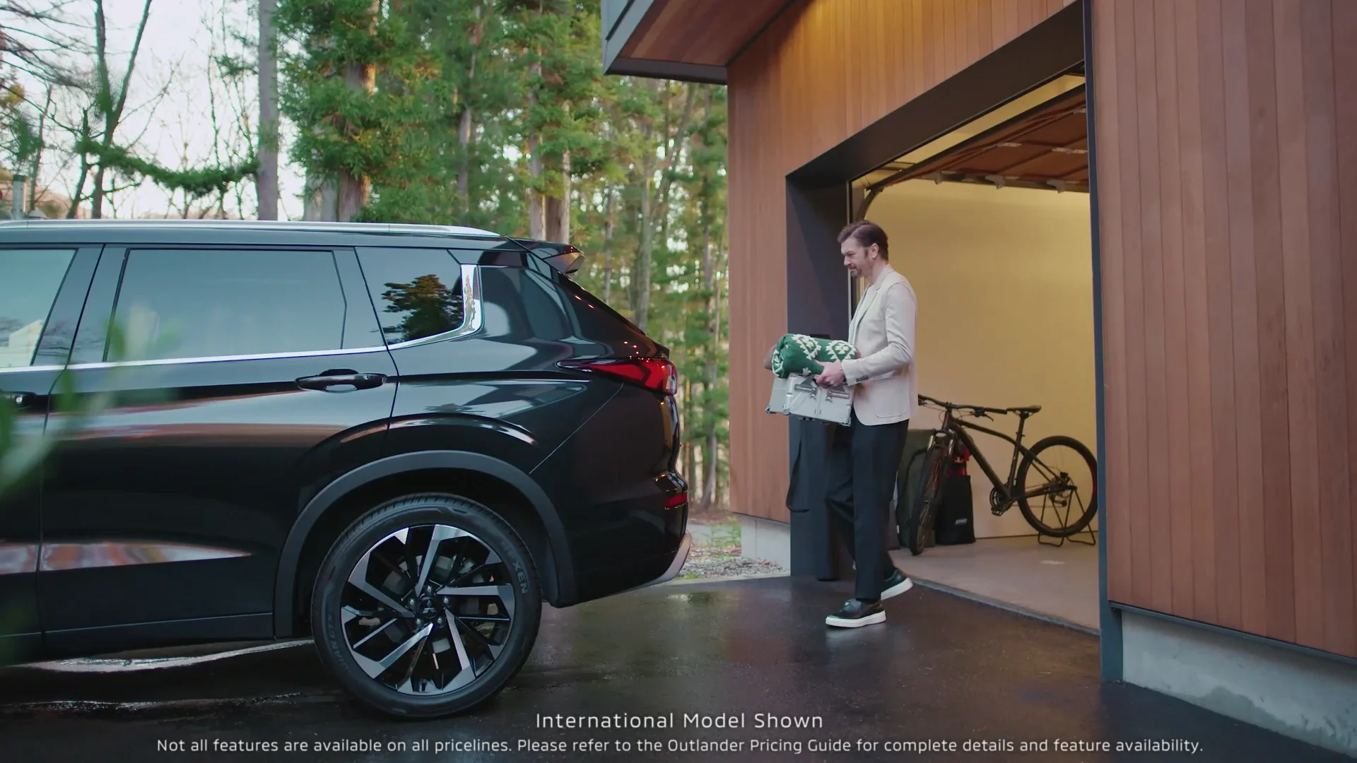 Hands-Free Power Liftgate