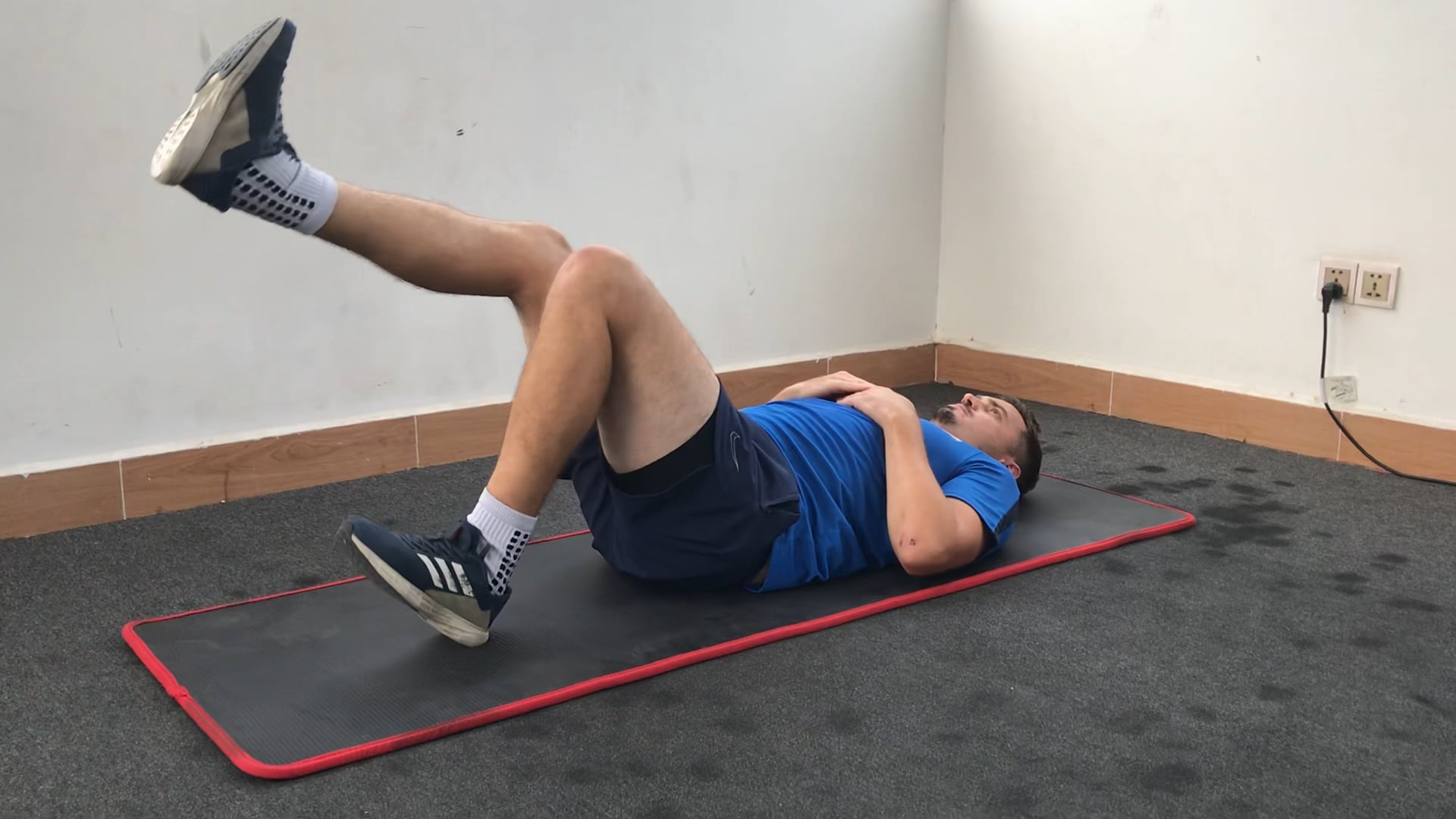 Single Leg Hamstring Bridge on Heel - Floor on Vimeo