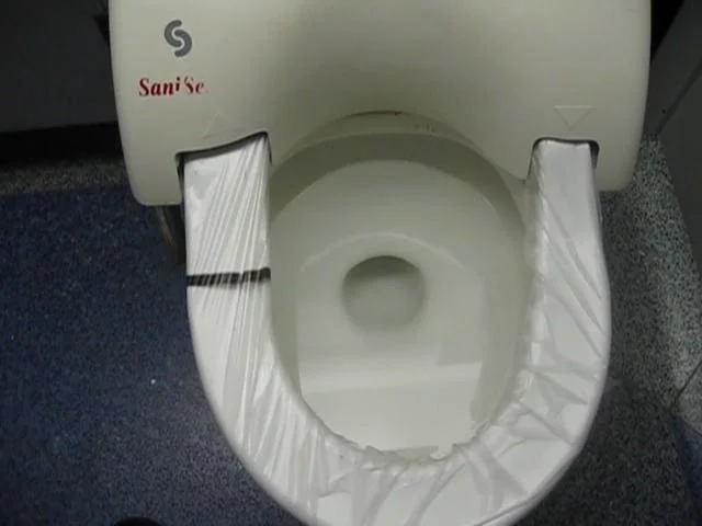 Chicago O'Hare Airport Toilet on Vimeo