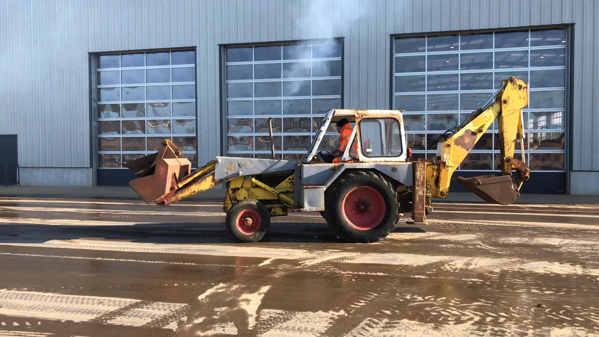 JCB 2D Backhoe Loader-Leeds April 21 on Vimeo