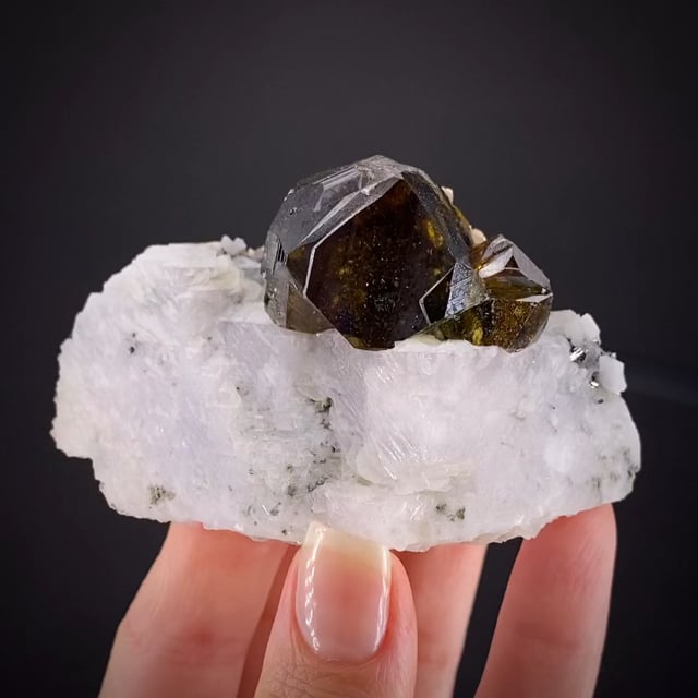 Sphalerite (twinned) on Calcite - V21-1041 - Huanggang Mines - China ...