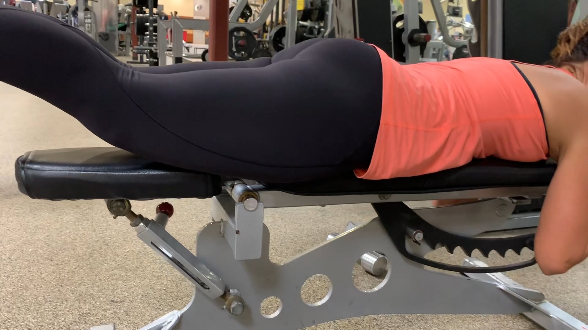 isometric glute squeeze on Vimeo