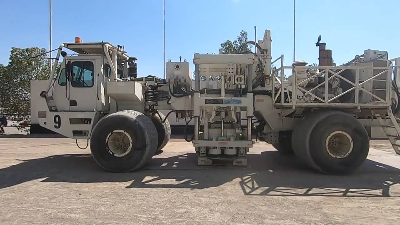 2007 Sercel DX-80 Seismic Survey Vibratory Buggy - Dubai June 21 on Vimeo