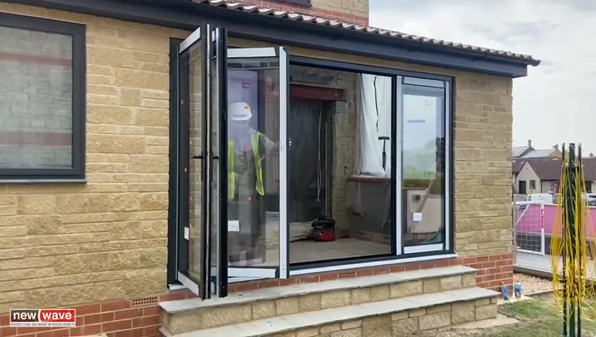 21 05 05 - 4 Panel New Wave Door with Integral Blinds