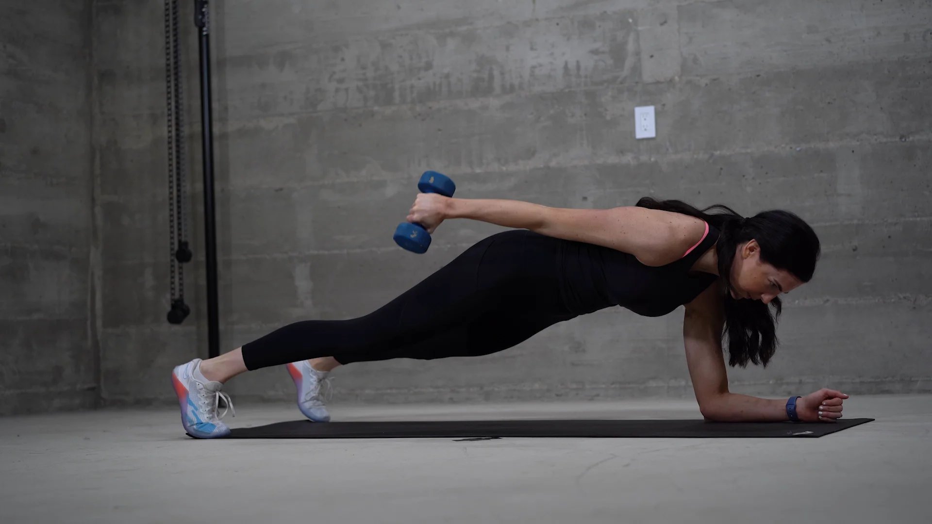 Tricep Extension Plank on Vimeo