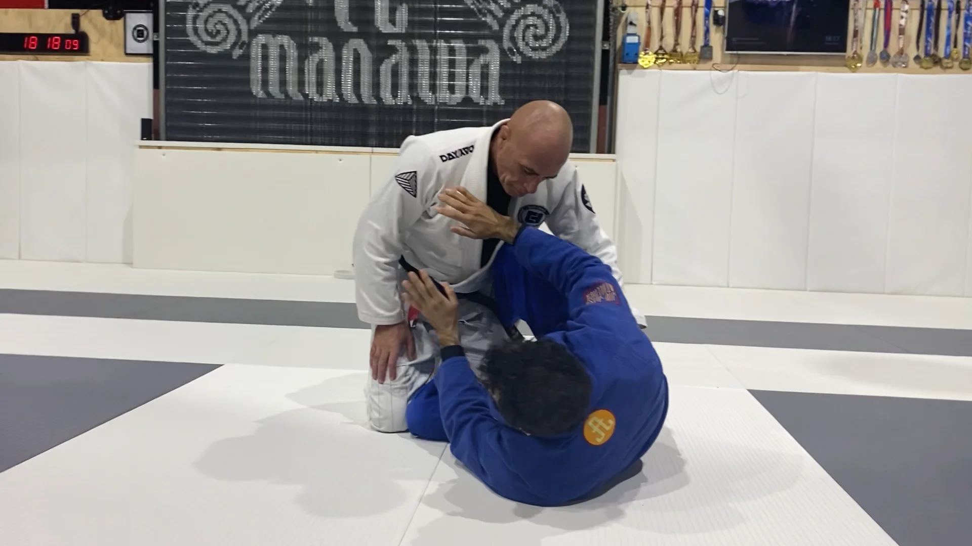 Knee shield to sweep when opponents knees are both on the ground on Vimeo