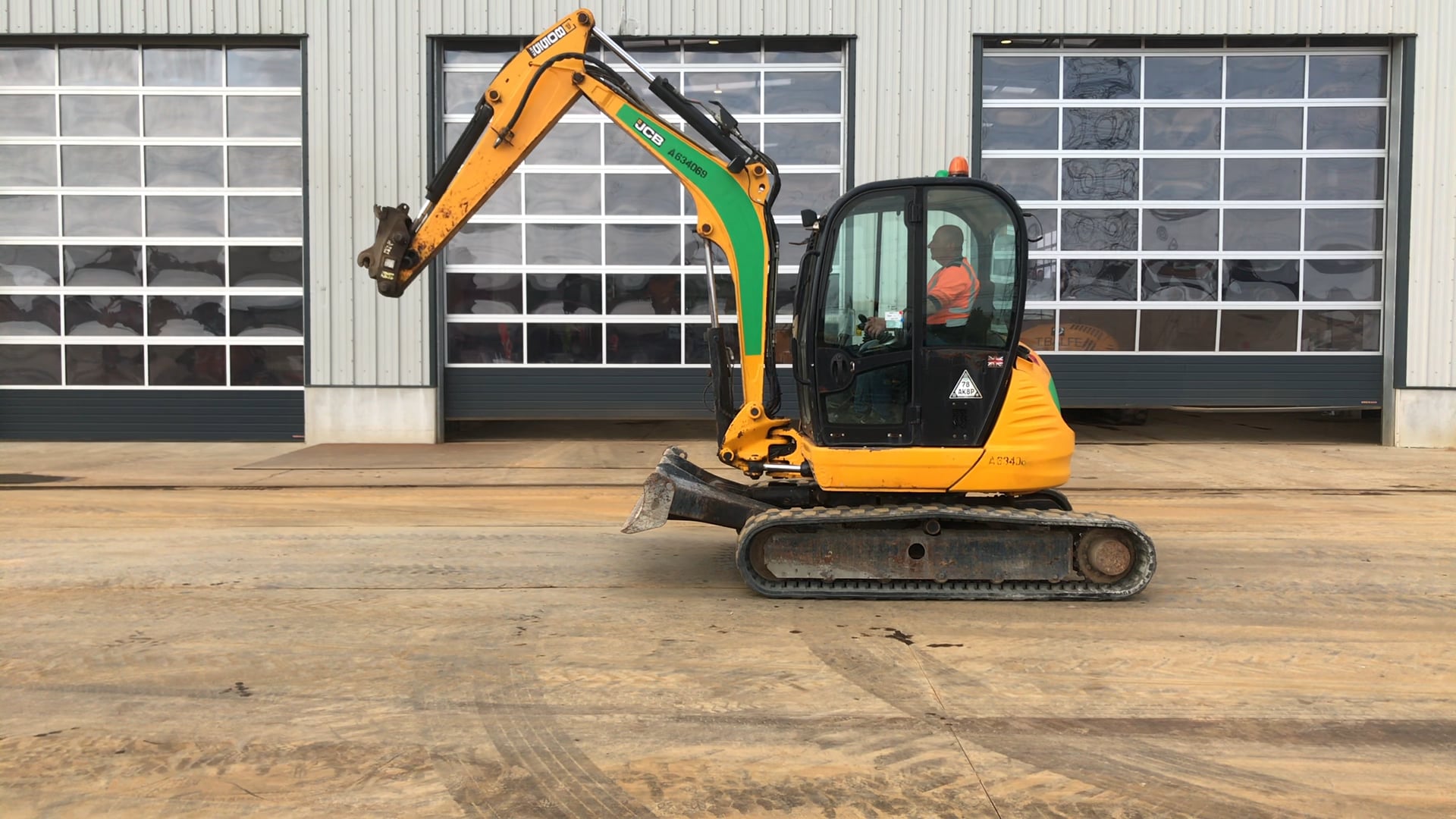 2014 JCB 8055 RTS Rubber Tracks - Leeds June 21 on Vimeo