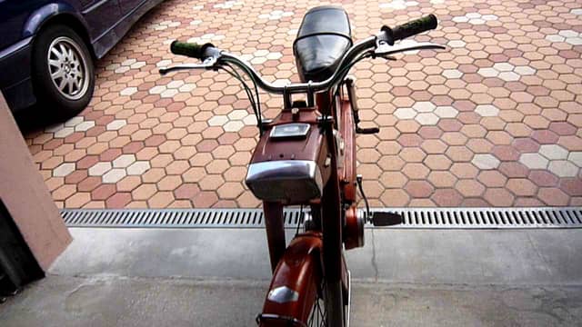 Mobylette Motobecane Chaudron AV89 on Vimeo