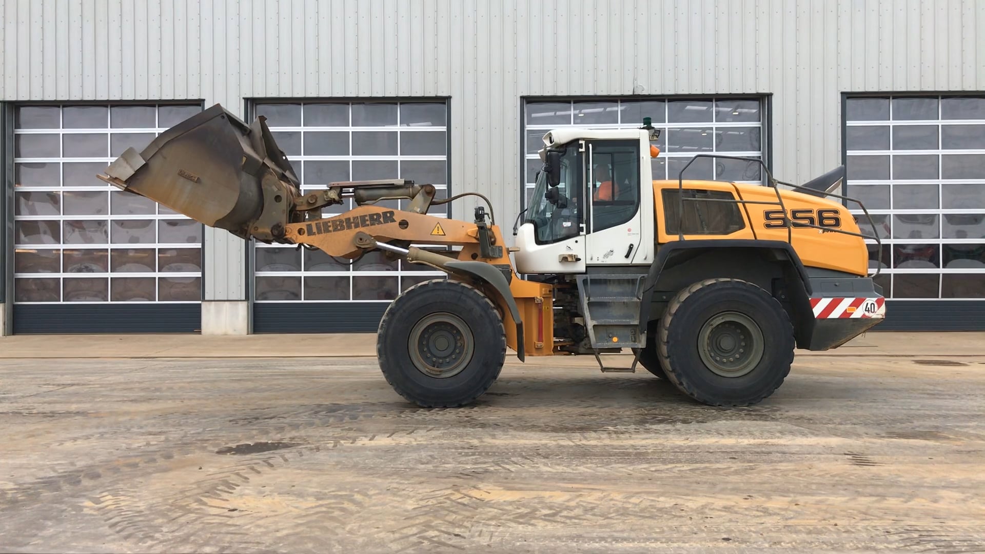2018 Liebherr L556 Wheeled Loader - Leeds June 21 on Vimeo