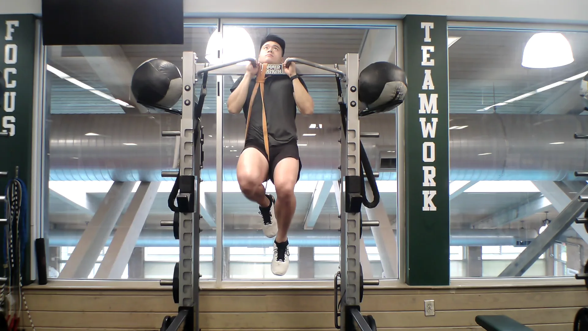 Banded ISO Pull-Up Hold