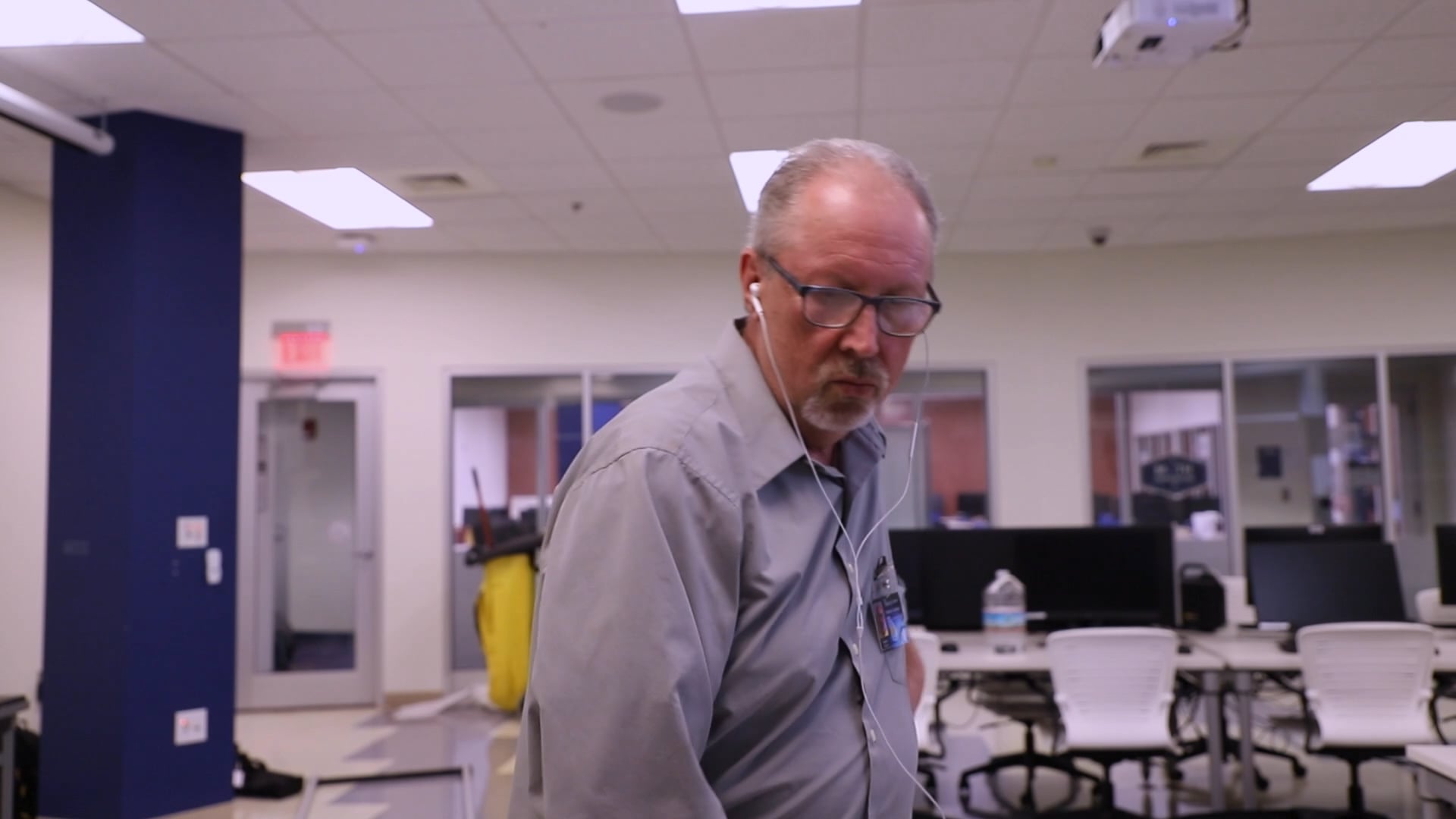 Chloé Maier- No Refunds Trailer on Vimeo